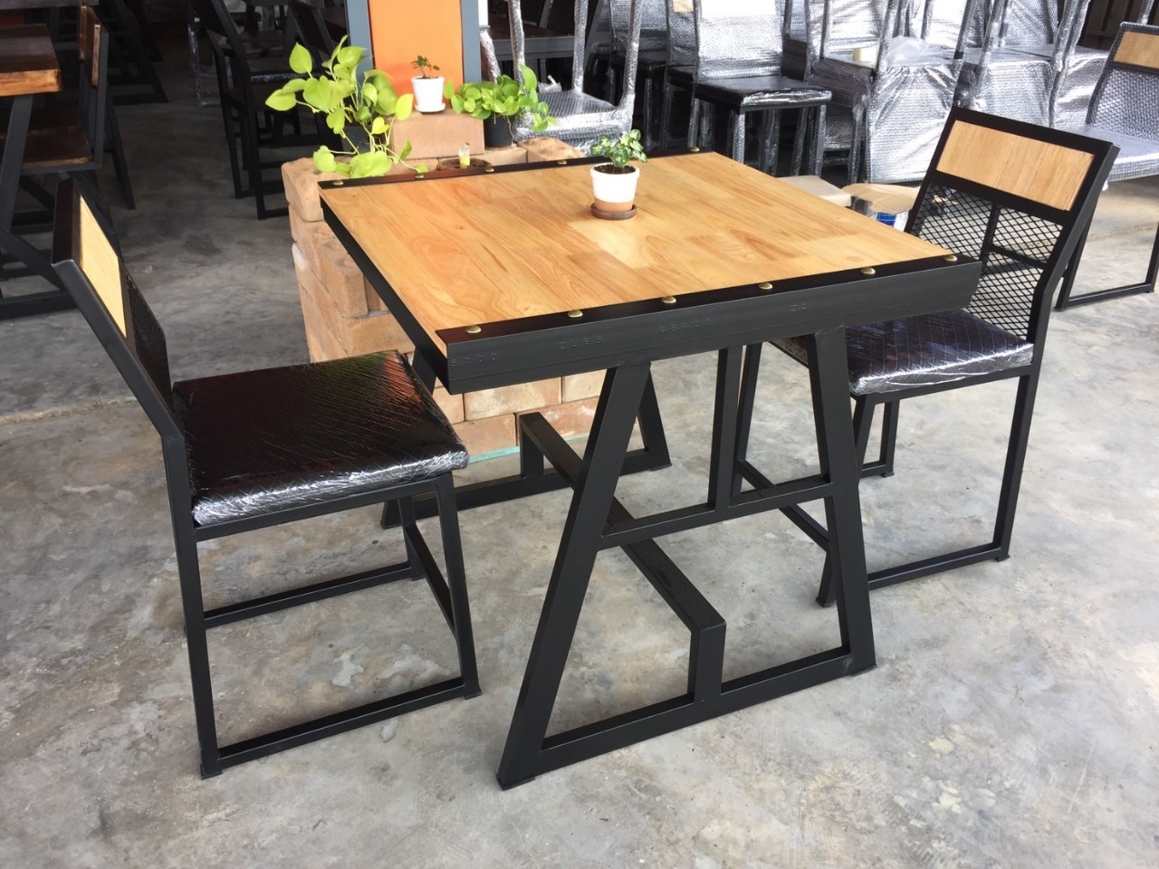 Loft Style Wood ชุดโต๊ะขา A ขอบเหล็ก พร้อมเก้าอี้พนักพิงหลังตาข่าย(เบาะ ...