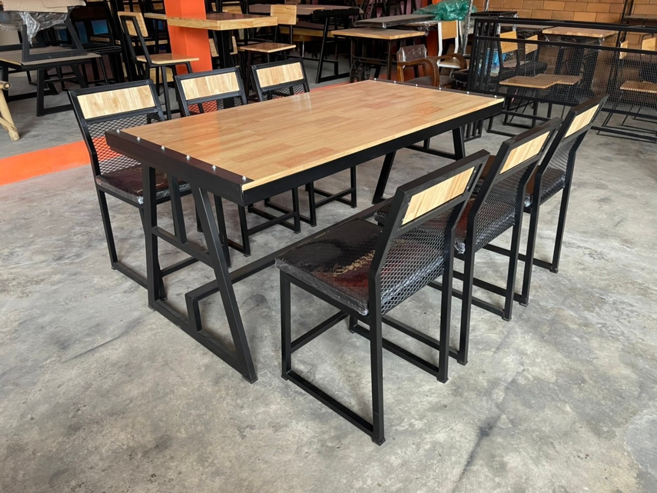 Loft Style Wood ชุดโต๊ะขา A ขอบเหล็ก พร้อมเก้าอี้พนักพิงหลังตาข่าย(เบาะ ...
