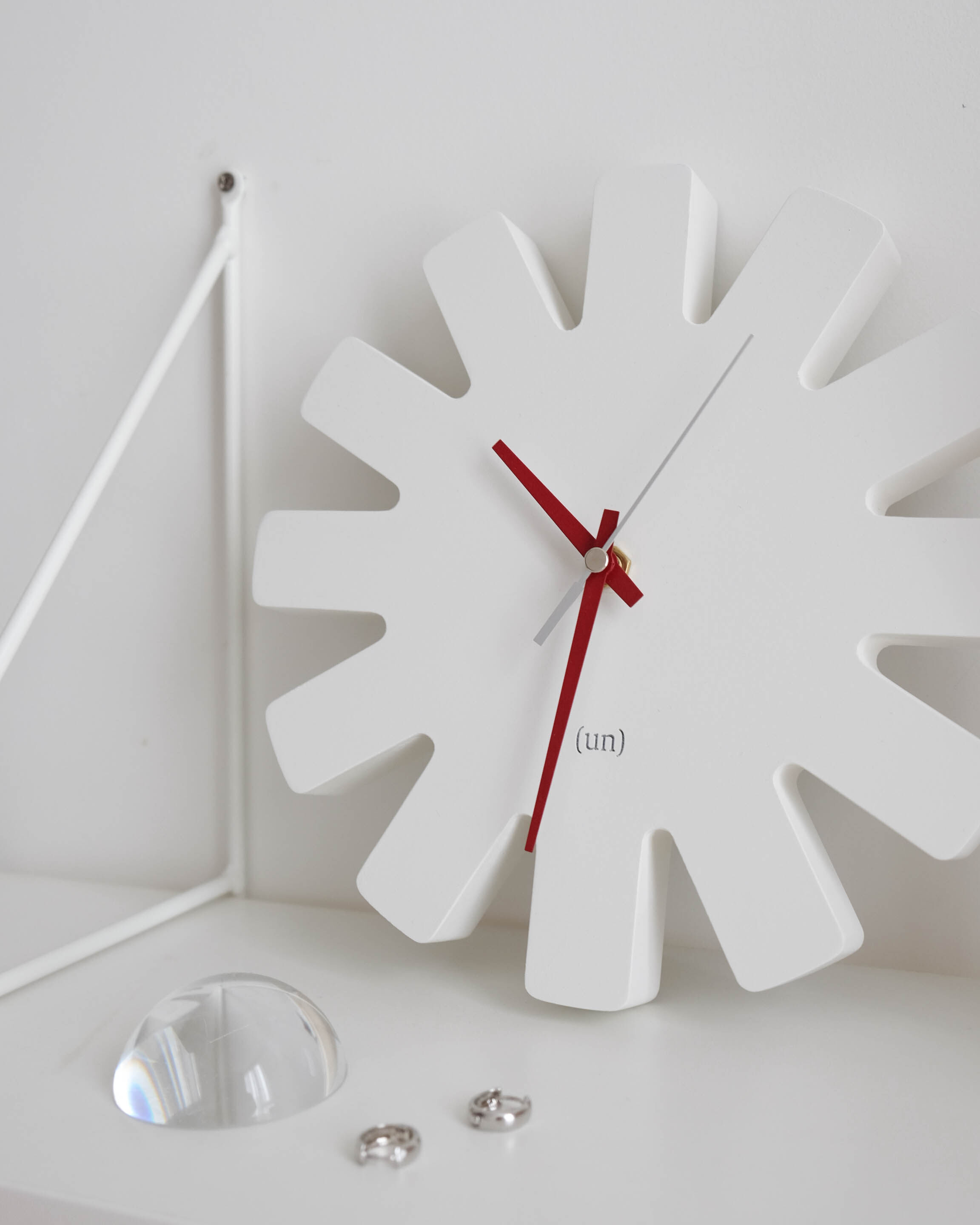 The Sirius wall clock - White Maroon - บริษัท อันฟอร์มด์ ออบเจ็กต์ ...