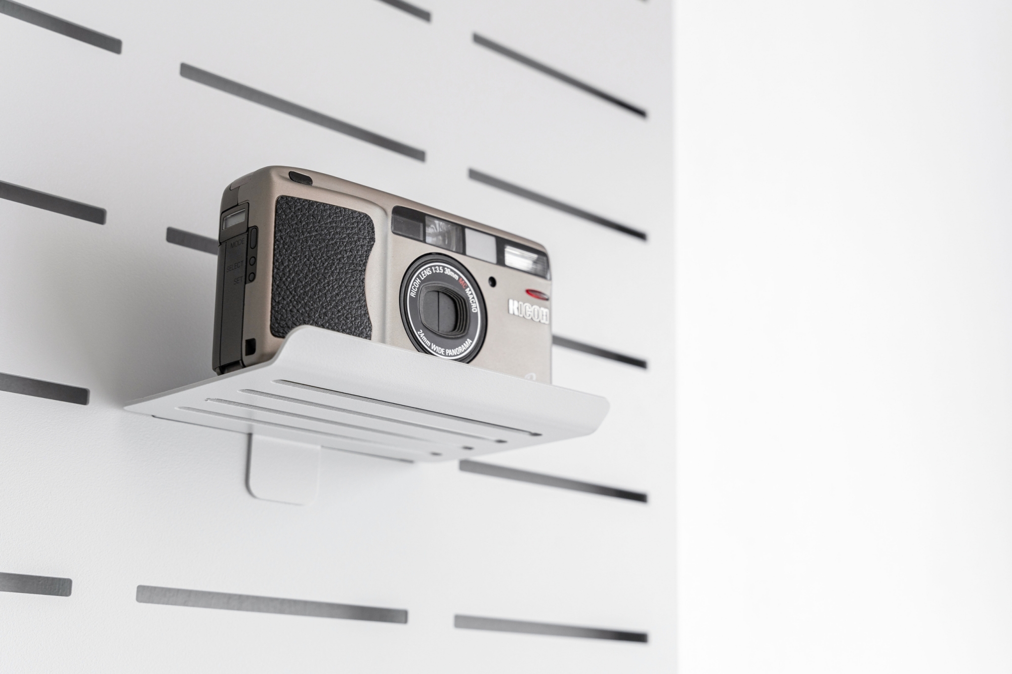 spacemaker.th Flat tray-S ถาดวางของ เป็นทั้งพร๊อพถ่ายรูป เป็นทั้งแท่นวางโชว์สินค้า gray - บริษัท ...