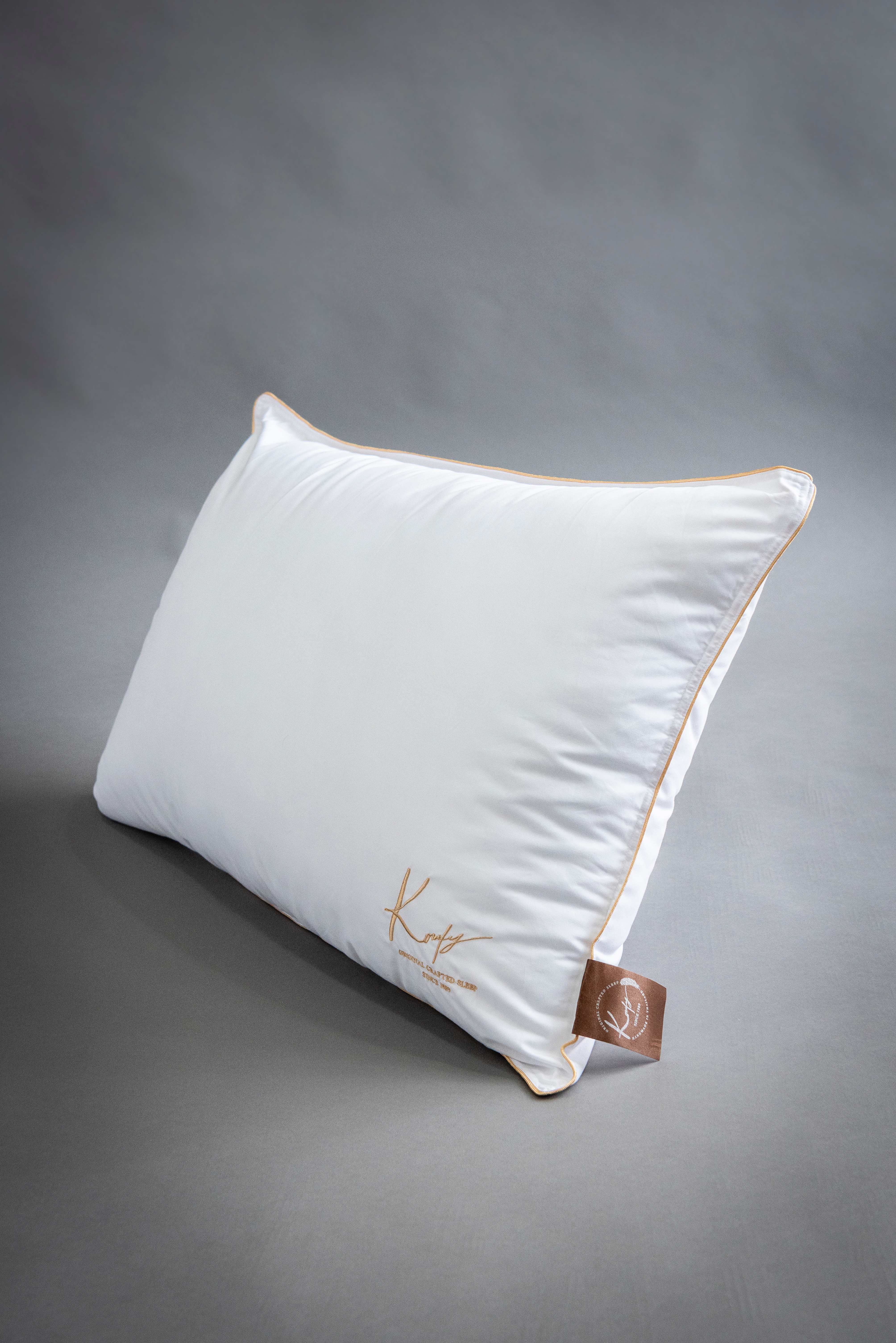 Komfy หมอน รุ่น Hotel Komfy - Firm สีขาว ขนาด 48x74x10cm - บริษัท ซิ้ลเ ...