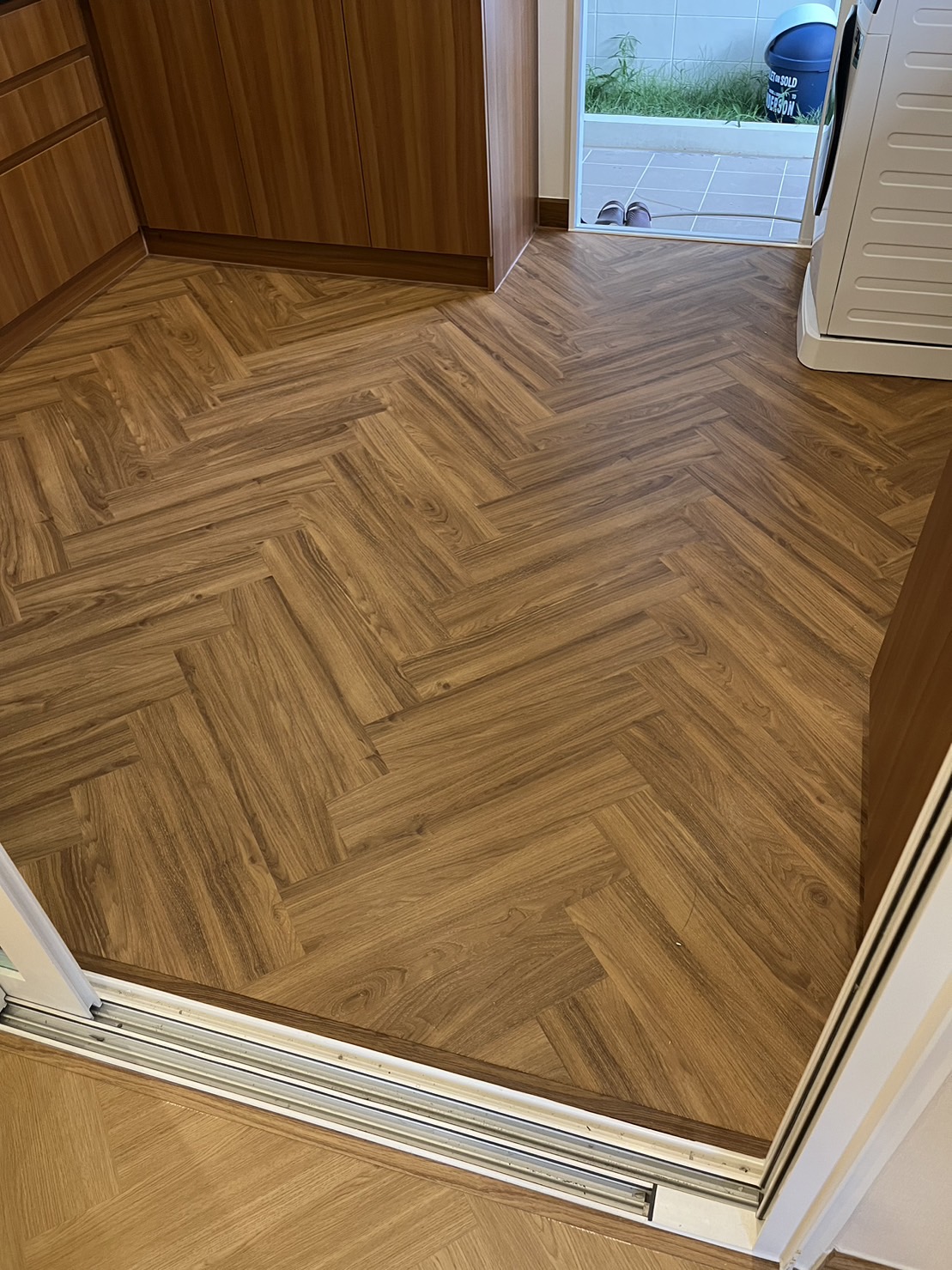 Moda Wood กระเบื้องยาง SPC ลายก้างปลา รุ่น Herringbone สี Teak 4.0mm 12.5 x 62.5 cm พร้อมติดตั้ง ...